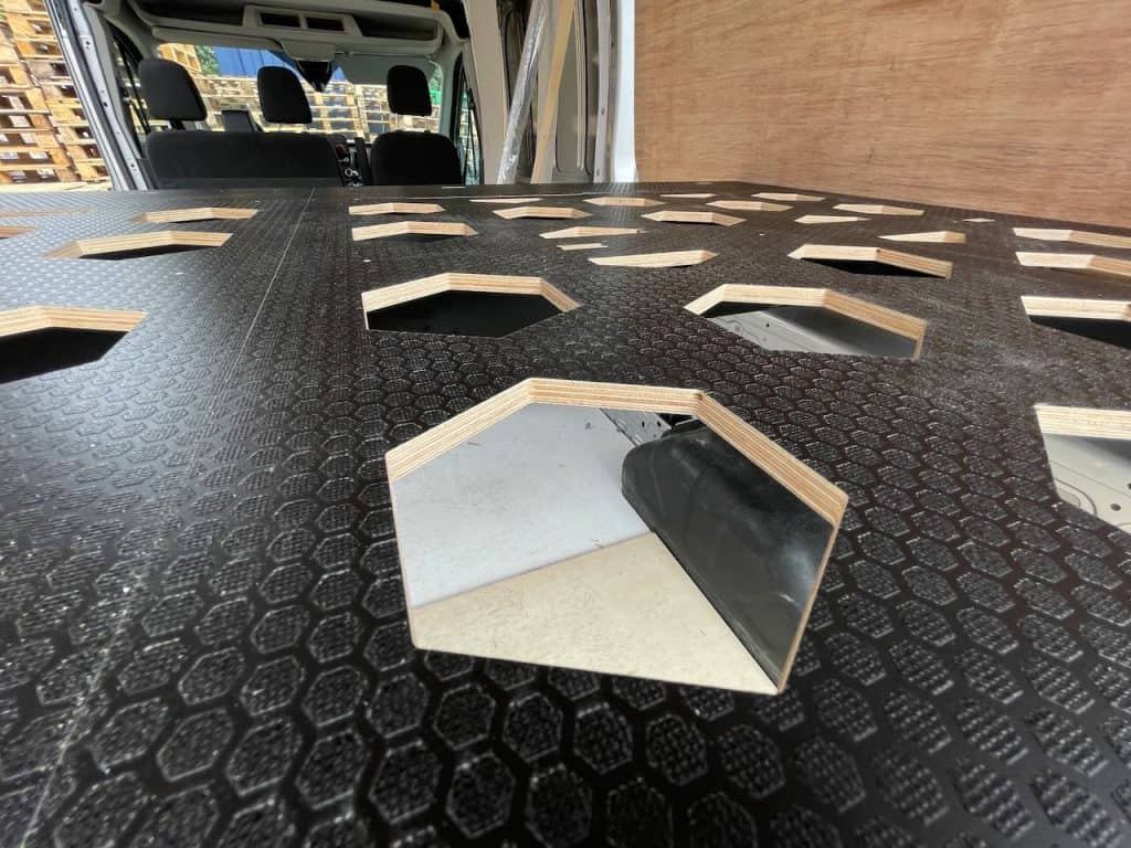 REAR BED PLATFORM FORD TRANSIT MK8 L3 – Black Heksa – EVO Design